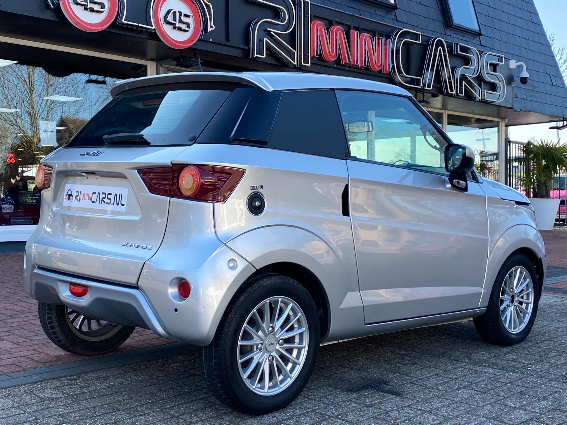 JDM--Xheos Range Rover brommobiel 45km auto-kopen in Numansdorp